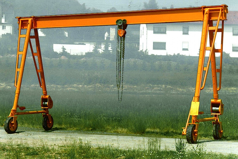 Grúa pórtico - IGUAZURI. Alquiler y Venta de Entibaciones